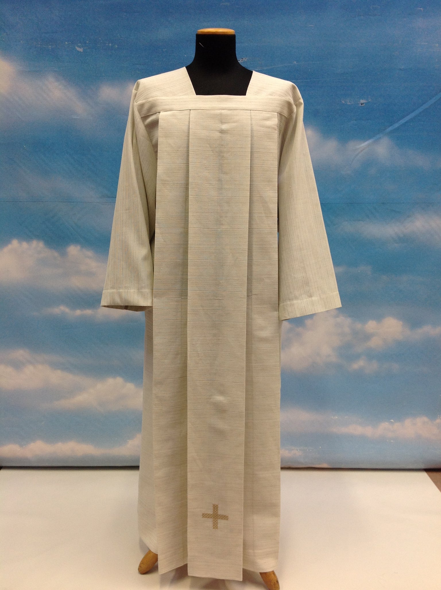 Catholic Albs | Clergy, Priest, & Cassock Albs | R.J. Toomey Albs ...